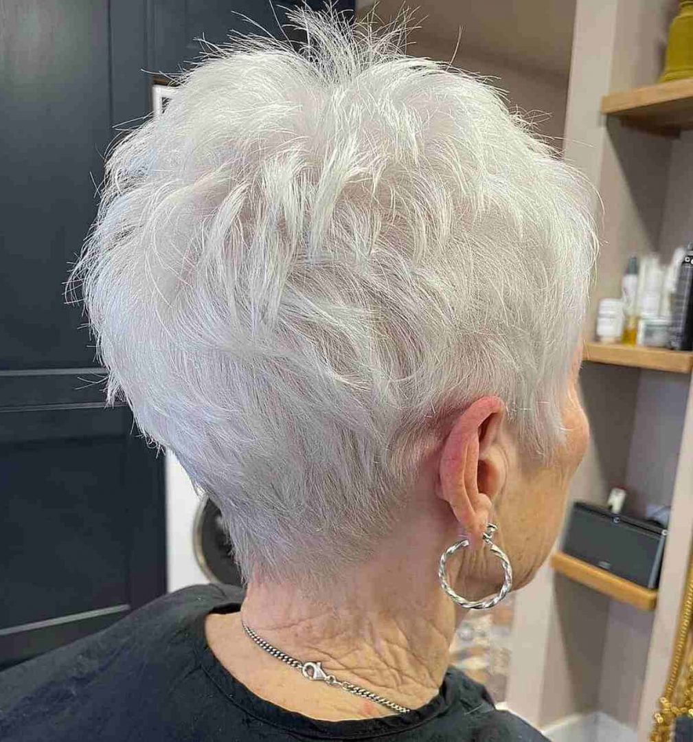60 Meilleures Coupes Pixie pour les femmes de plus de 60 ans