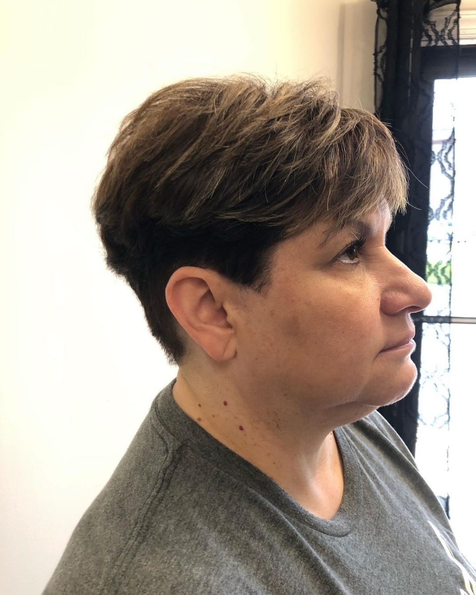 70 Coiffures courtes amincissantes pour visages ronds