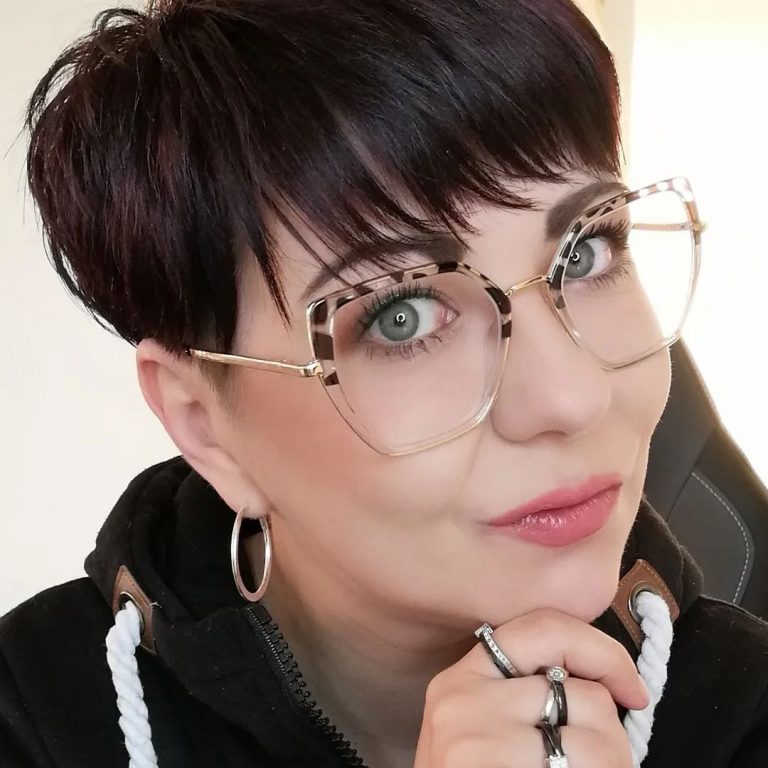 72 Short Hairstyles That Sculpt Round Faces