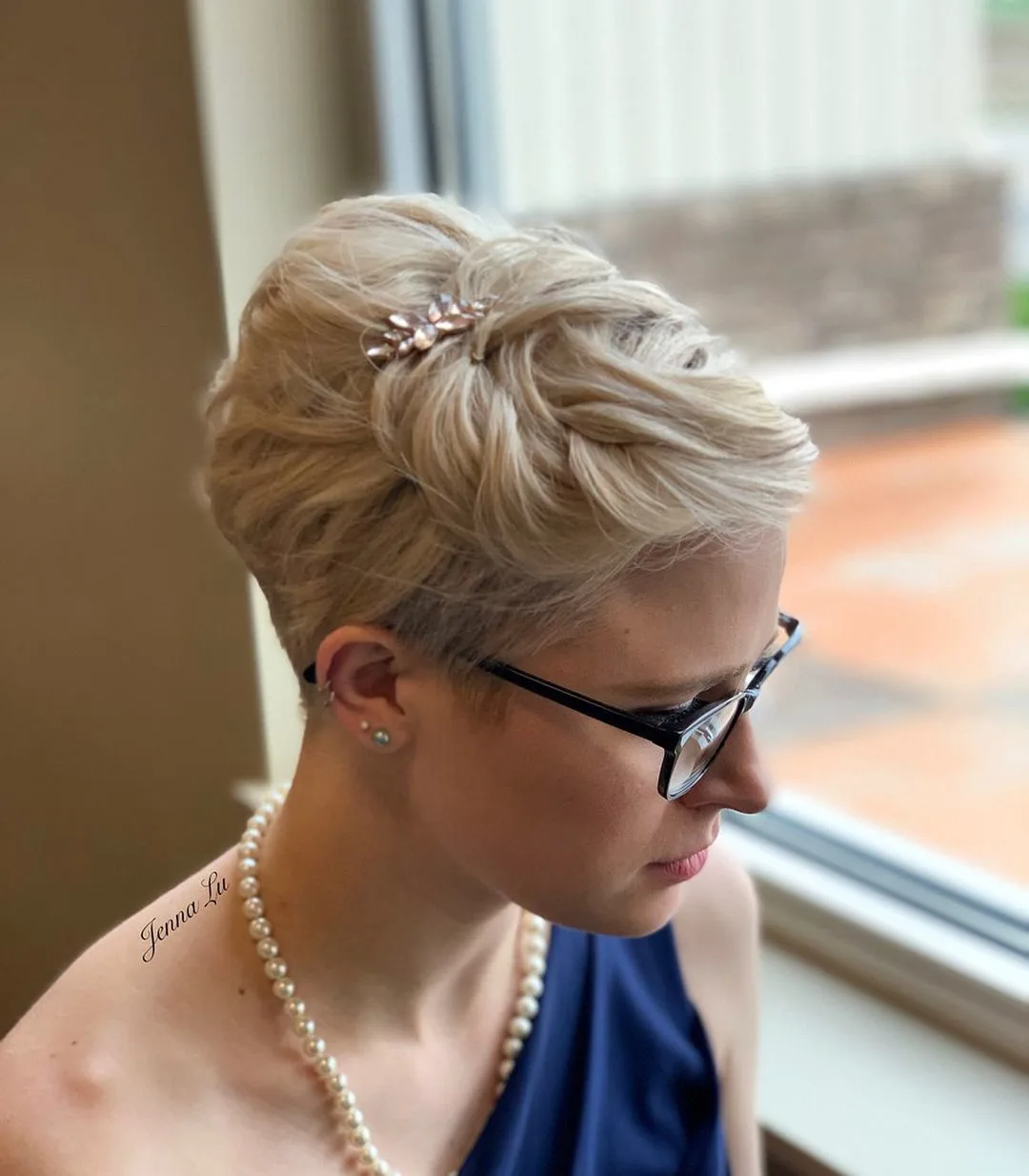 80 Updos pour cheveux courts parfaits pour toutes les occasions