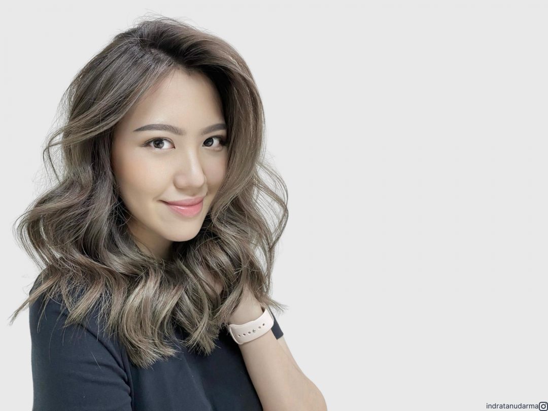 21 idee per capelli castano cenere che vi ossessioneranno nel 2025