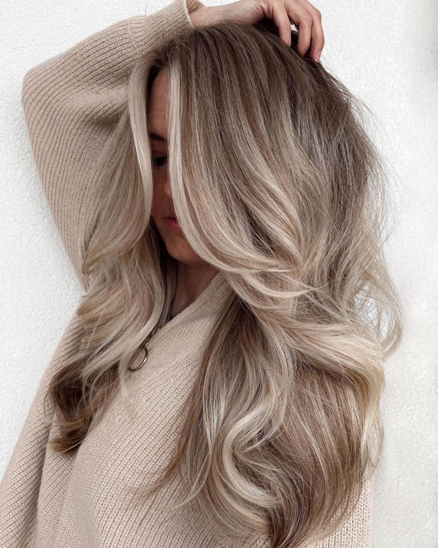 Undone Blonde Is The Ultra-Flattering Way To Go Low-Maintenance