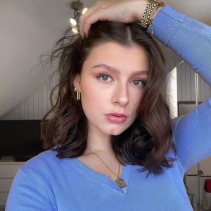 50 Middle Part Bob Haircuts About To Be Everywhere