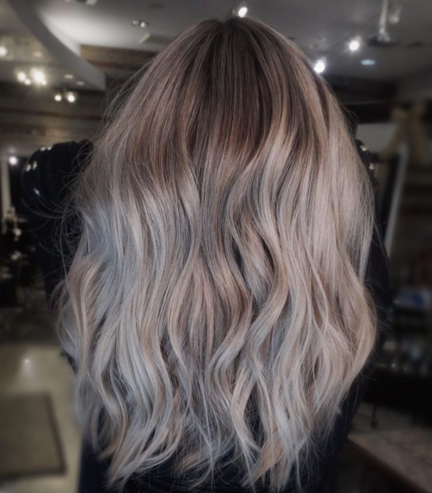 21 idées de cheveux bruns cendrés qui vous obséderont en 2025