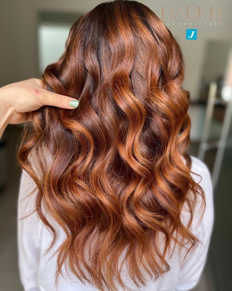 20 Meilleures photos d'inspiration de couleur de cheveux caramel pour 2025