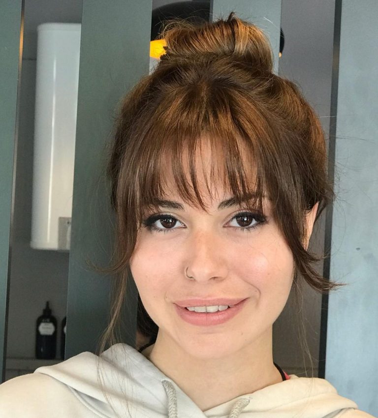 20 Up-To-Date Hairstyles To Hide Big Foreheads