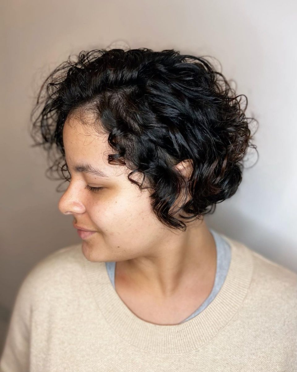 20 Short Fluffy Haircuts Taking Over 2025