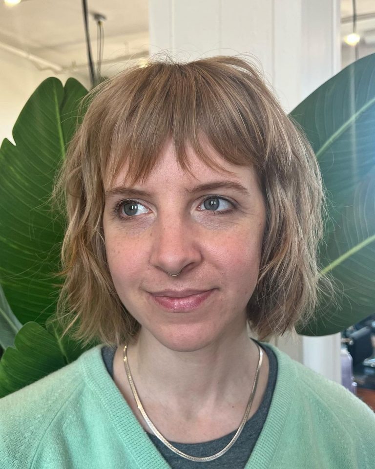 20 Short Fluffy Haircuts Taking Over 2025