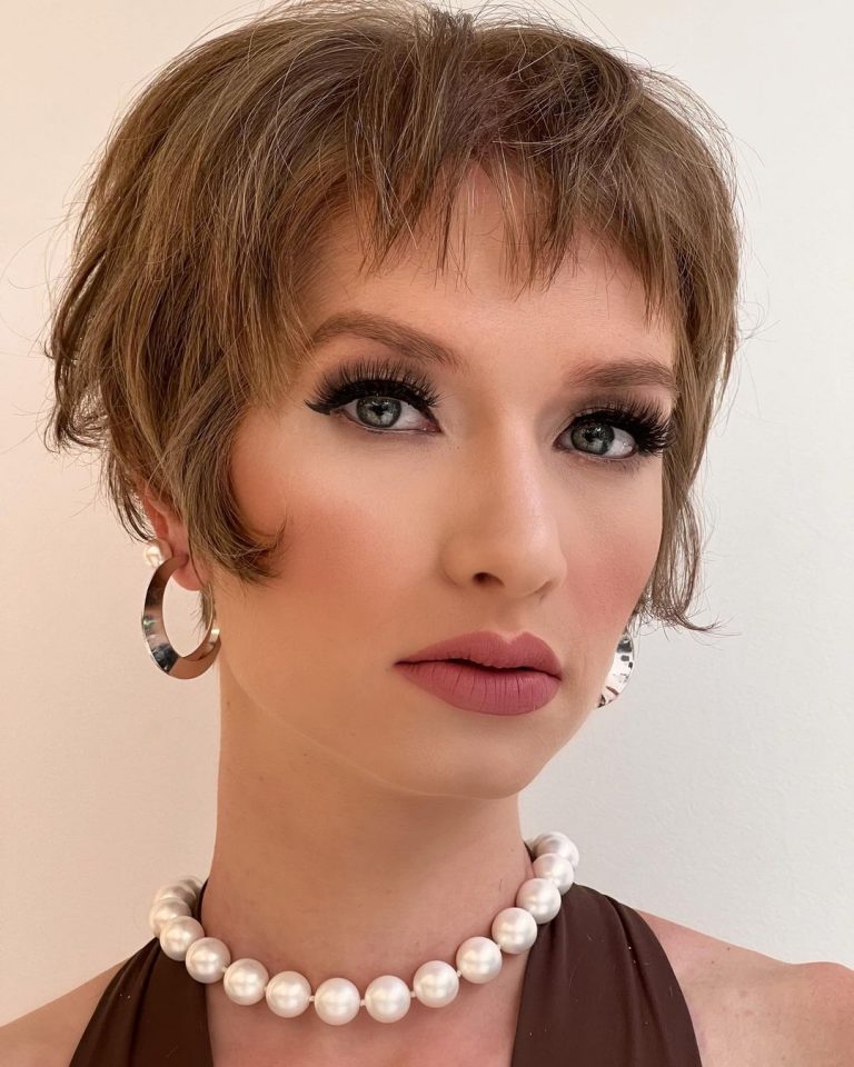 20 Short Fluffy Haircuts Taking Over 2025