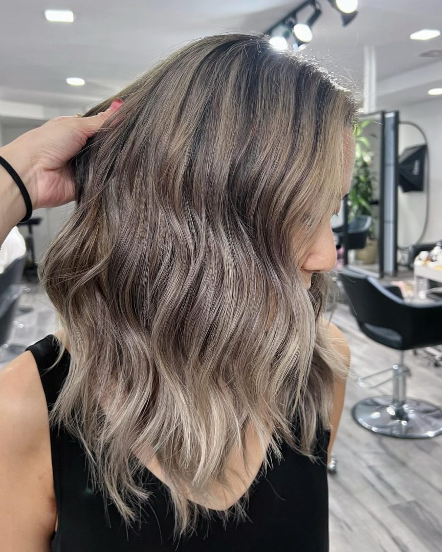 60 Idee di colore per capelli biondo cenere di tendenza nel 2024