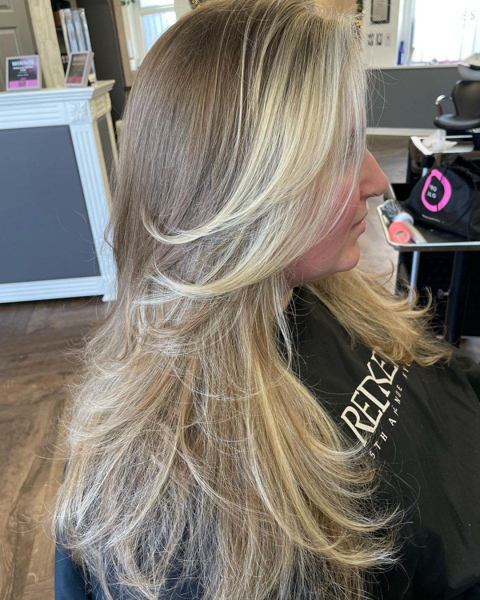 60 coiffures flatteuses avec des franges et des couches de cheveux