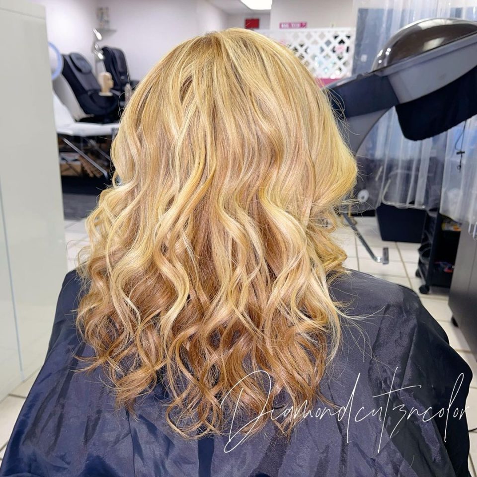 50 ideas de pelo rubio miel de moda en 2024