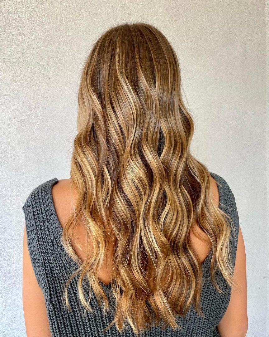 50 ideas de pelo rubio miel de moda en 2024