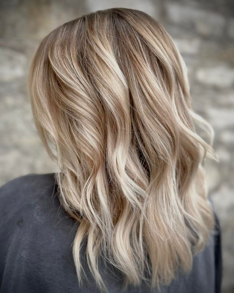 50 ideas de pelo rubio miel de moda en 2024