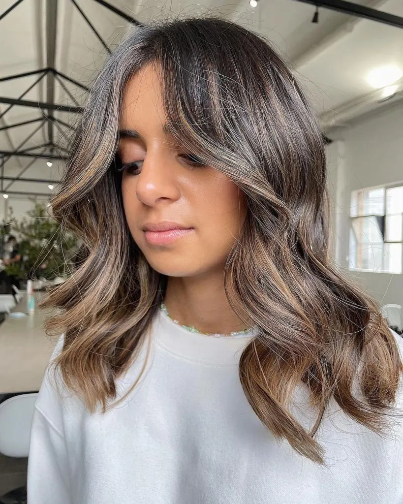 30 looks de pelo castaño arena para probar esta temporada