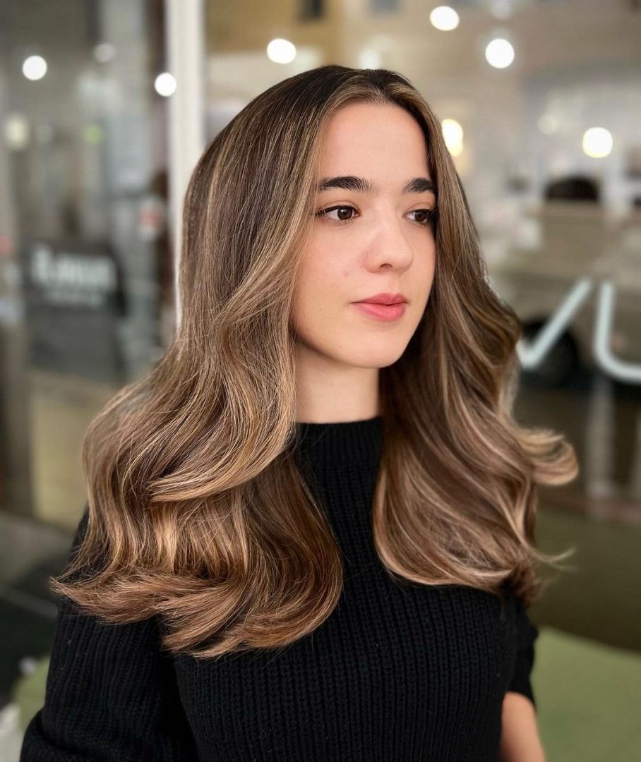 60 ideas para un cabello castaño radiante con reflejos rubios