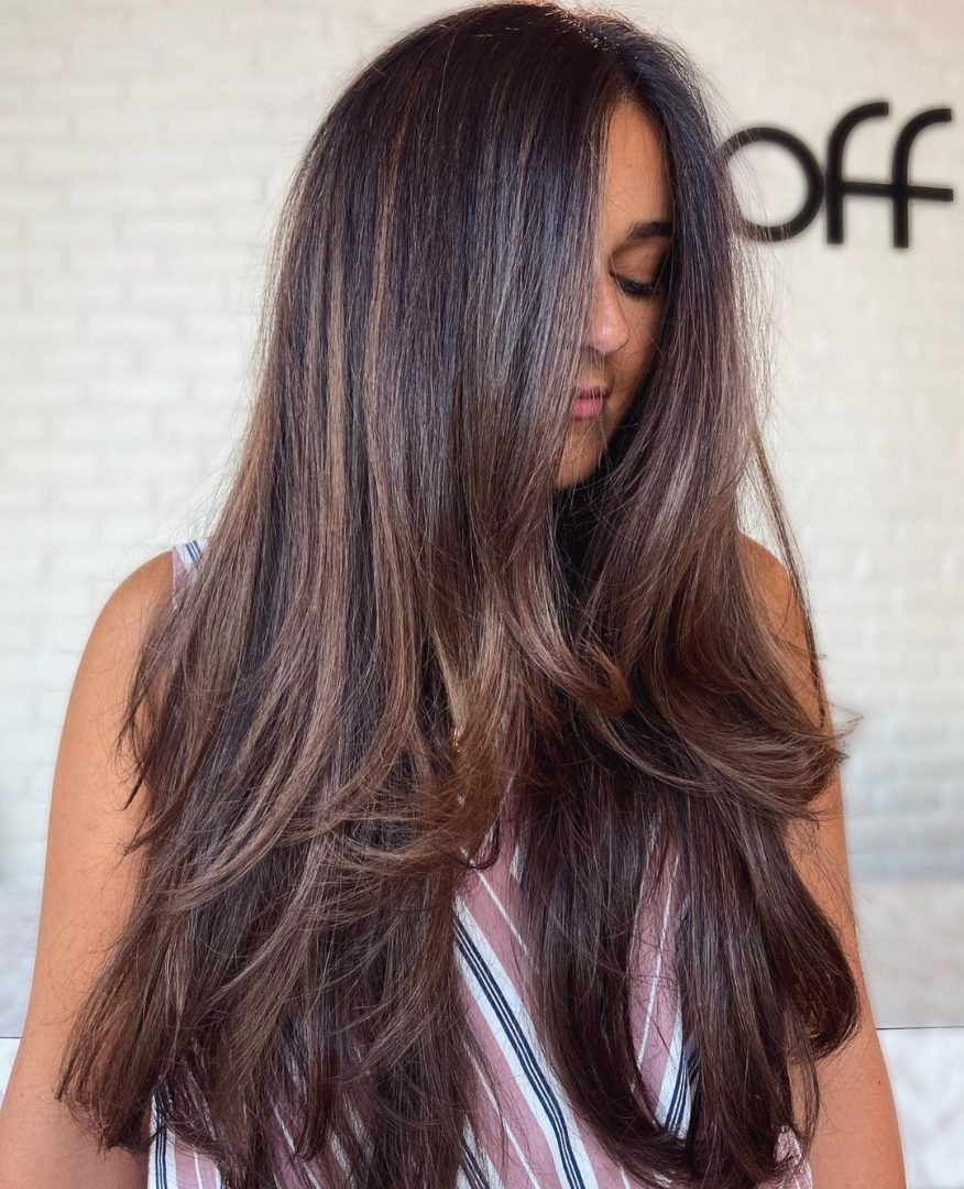 65 looks de pelo castaño con mechas caramelo que debes probar ahora mismo