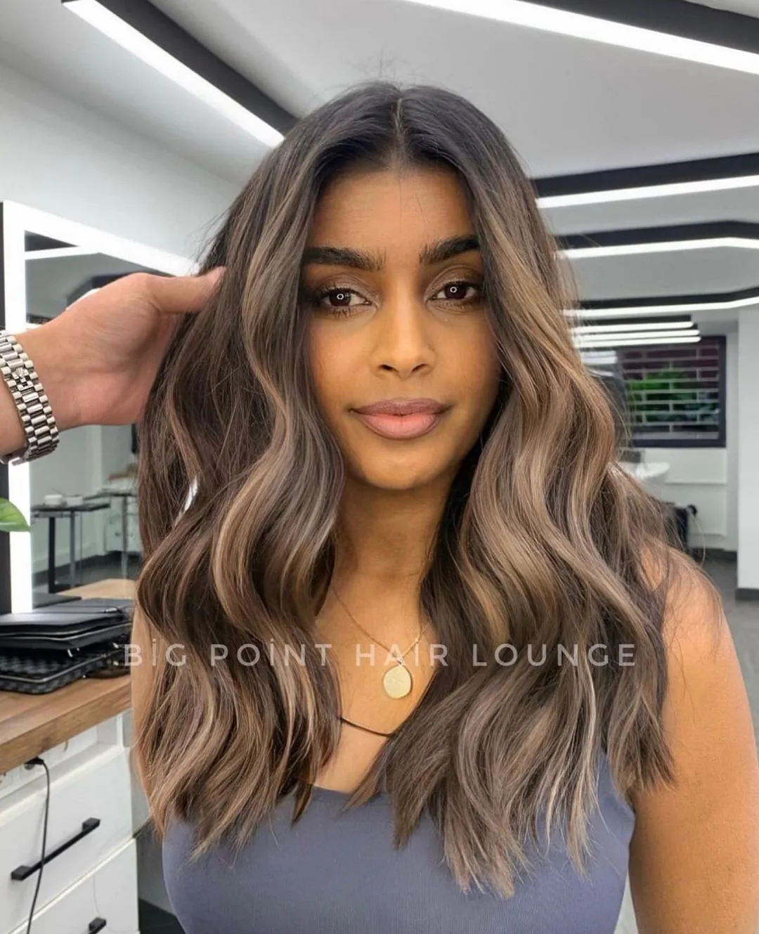 60 idées de cheveux bruns éclatants avec des reflets blonds