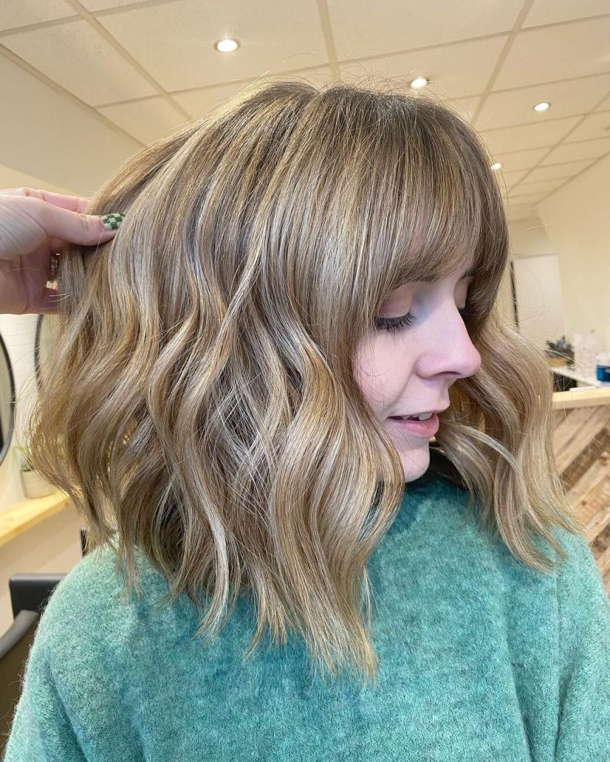 45 Tendências de cabelo louro de comprimento médio para 2025