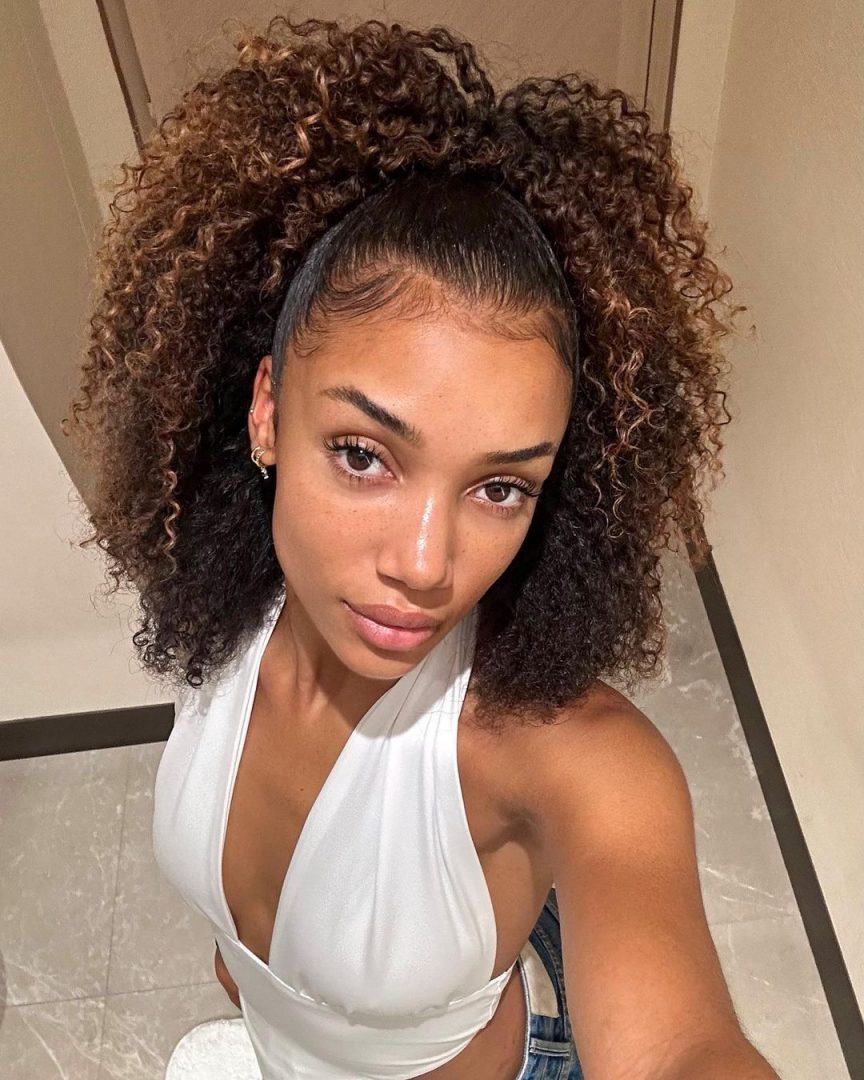 25 Medium-Length Curly Hair Trends Dominating 2025