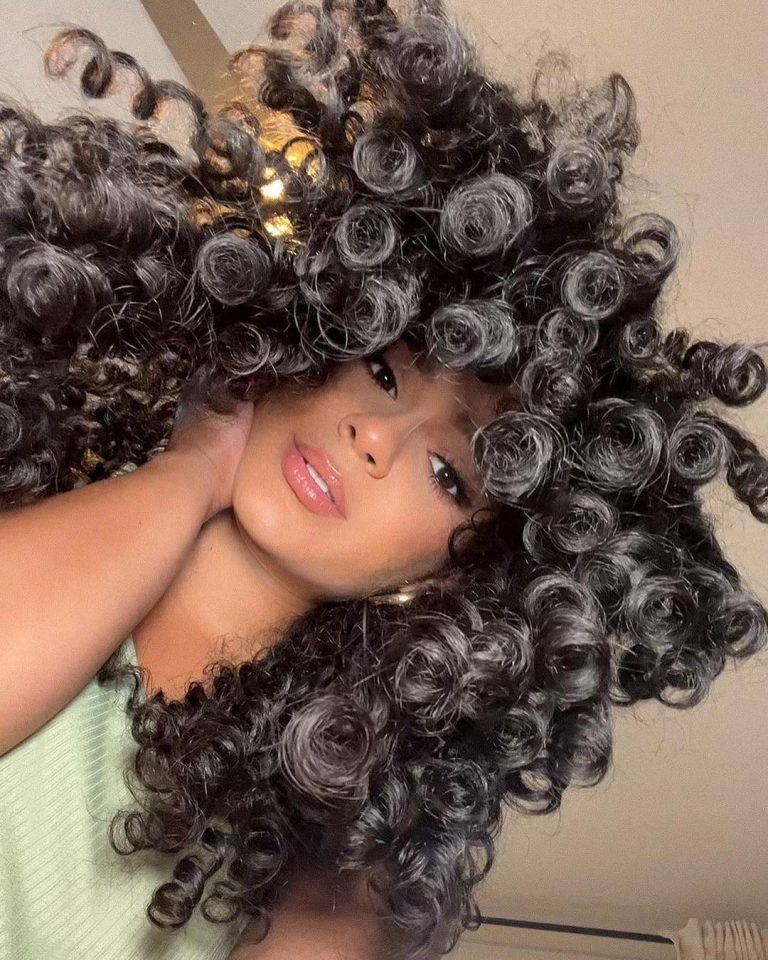 25 Medium-Length Curly Hair Trends Dominating 2025