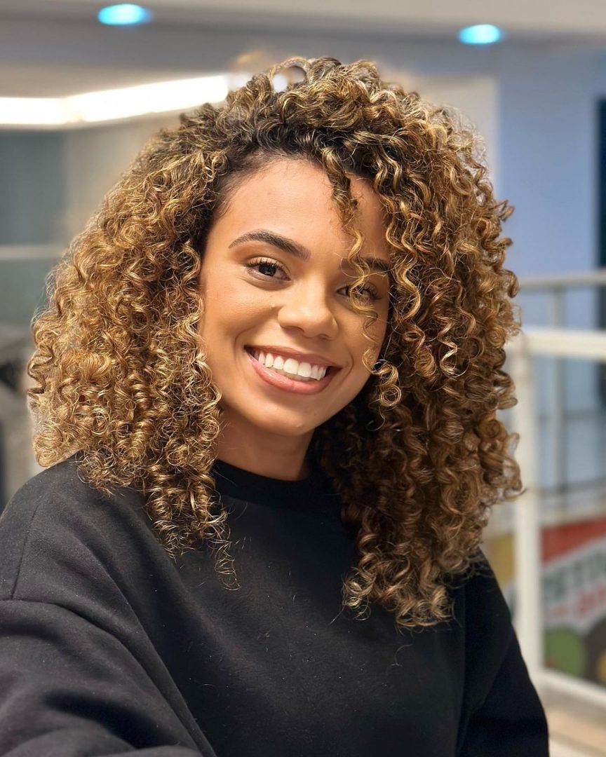 40 Stylish And Effortless Curly Hair With Bangs Hairstyles