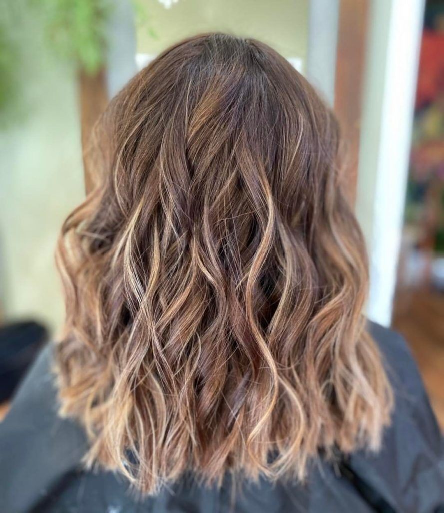 25 Medium-Length Curly Hair Trends Dominating 2025