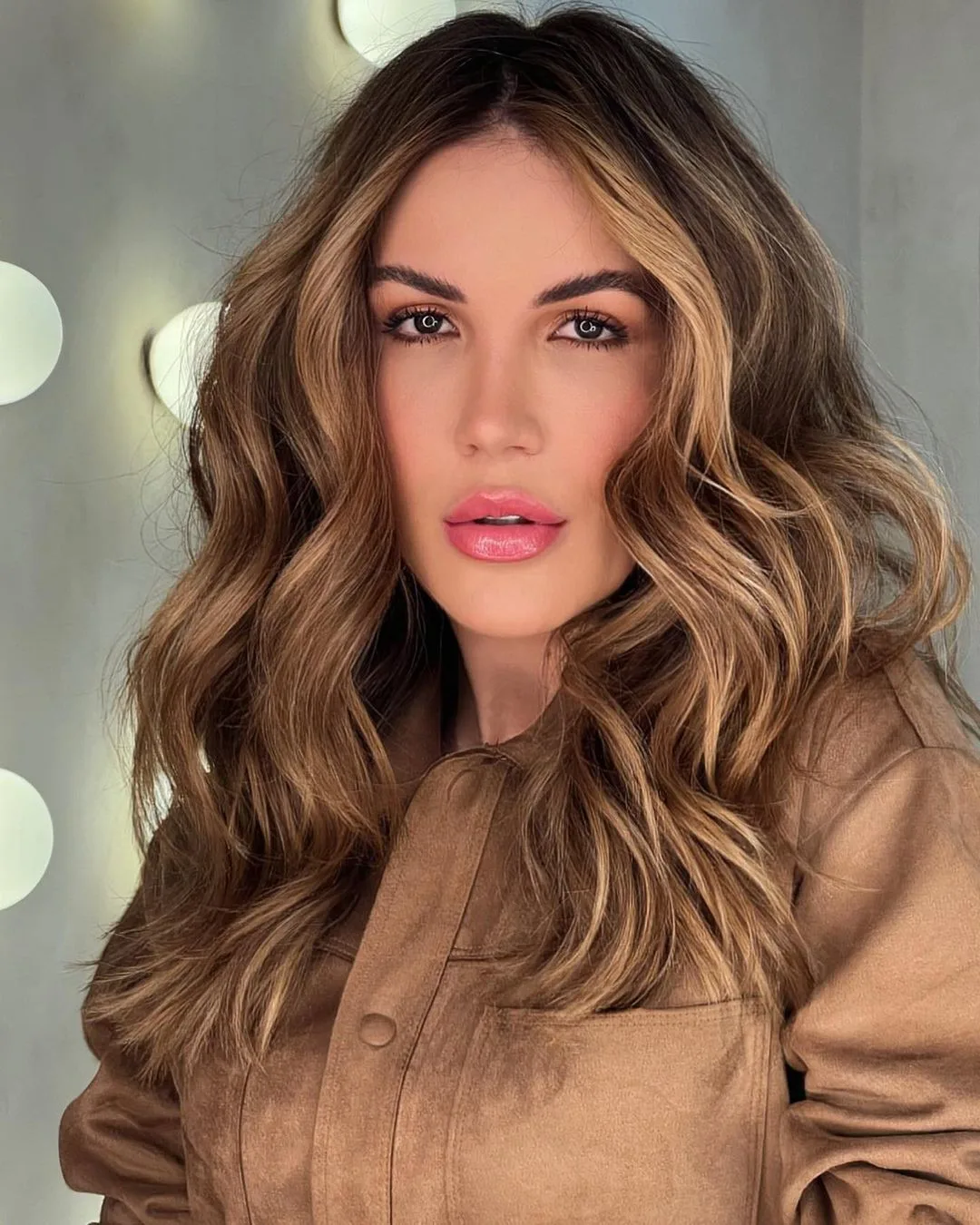 40 Imágenes de Inspiración de Cabello Marrón Miel con Reflejos para tu ...