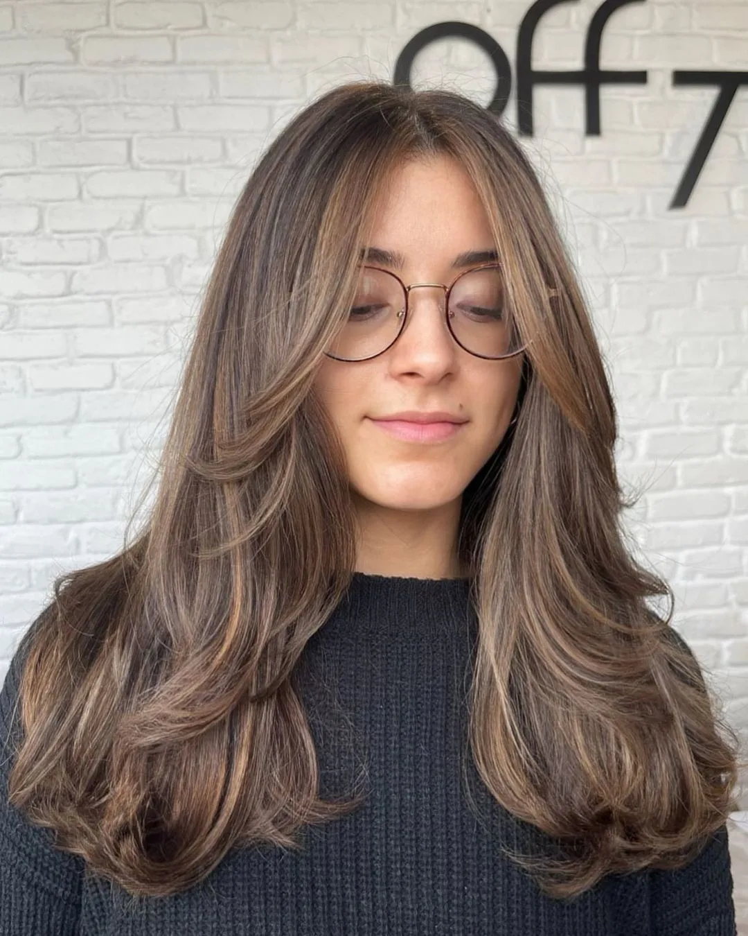 30 Looks de Cabelo Castanho Arenosos para experimentar esta estação