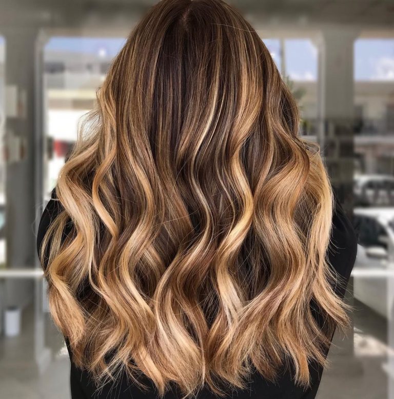 35 ideas de pelo castaño dorado para inspirar tu próximo tinte