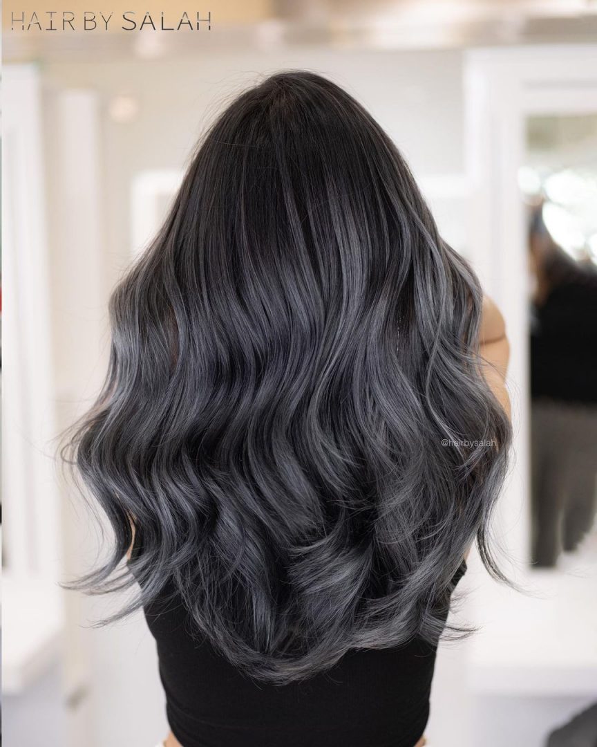 50 looks de balayage para cabello castaño ceniza con un toque de chica cool