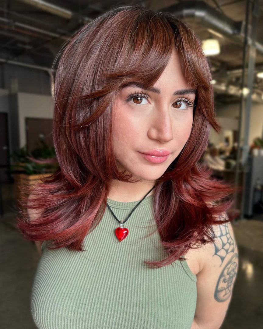 30 Attractive Face-Framing Layers For Medium-Length Hair