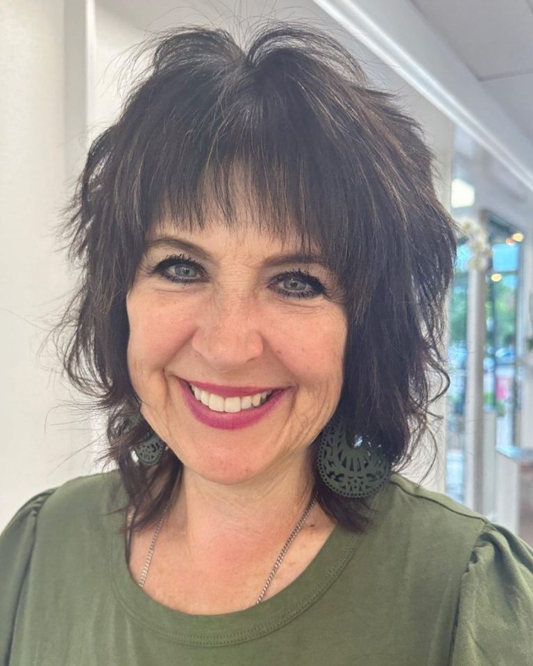 60 Cool Medium-Length Shag Haircuts Set To Dominate 2024