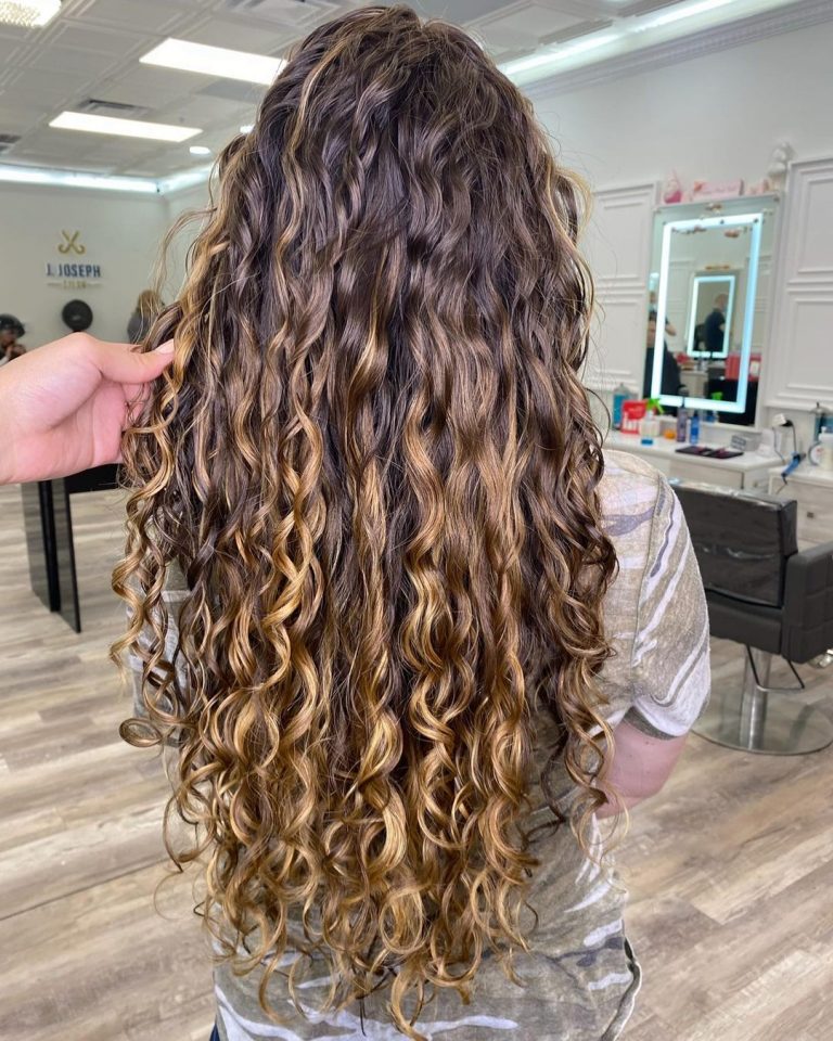 30 Jaw-Dropping Long Curly Hair Ideas And Inspirations