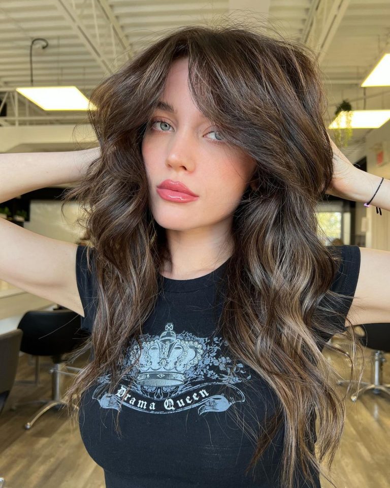 30 Dashing Styles For Transforming Long Wavy Hair