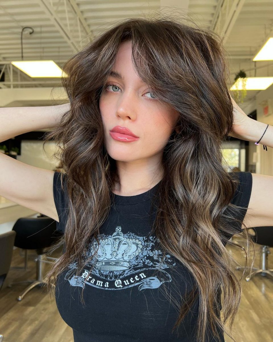 30 Dashing Styles For Transforming Long Wavy Hair