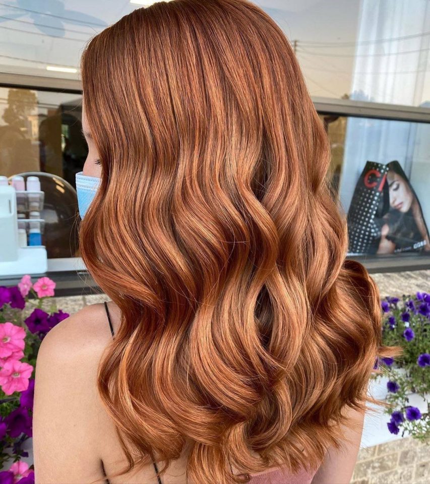 45 Idées de cheveux roux foncés à la mode en 2025