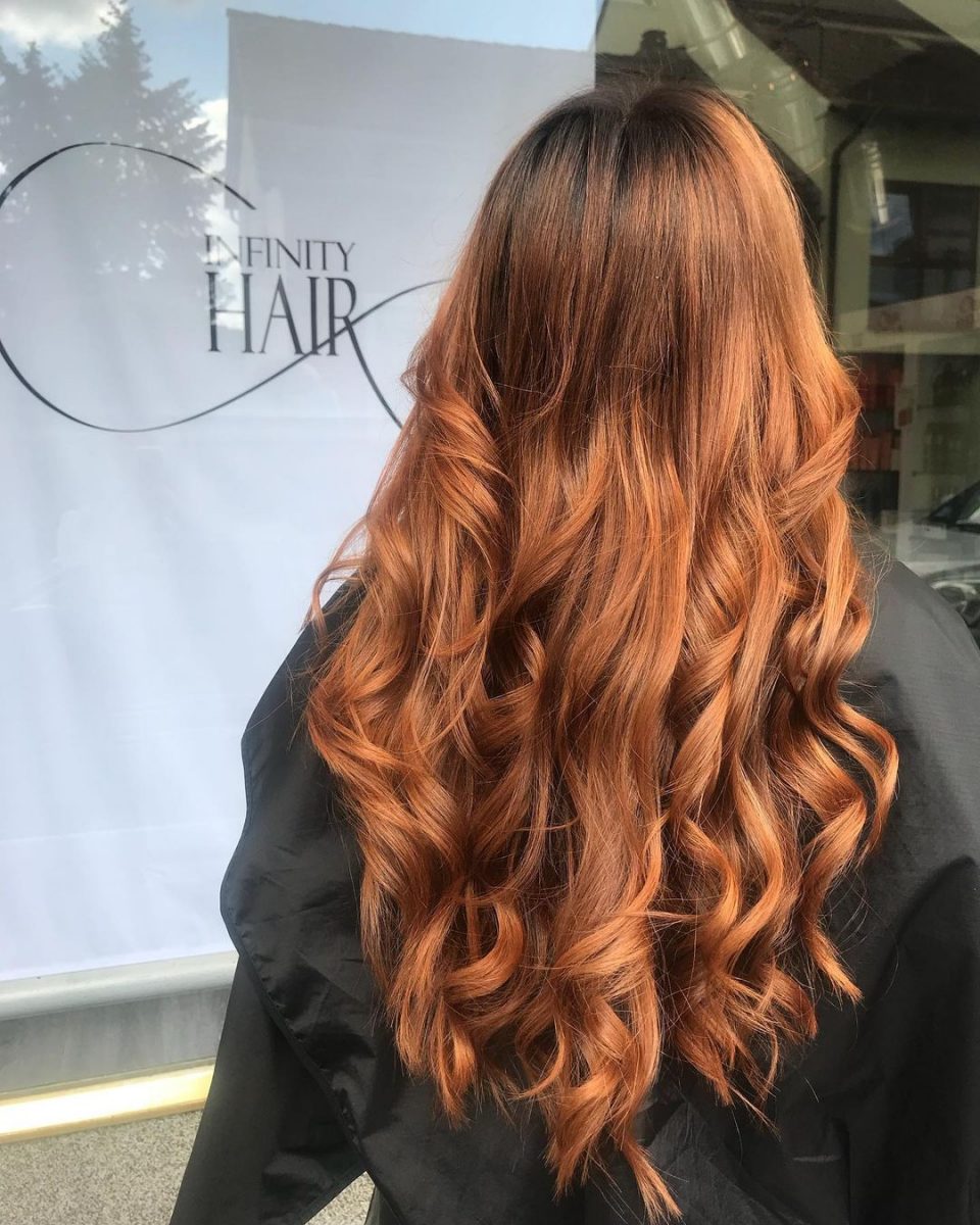 45 Idées de cheveux roux foncés à la mode en 2025