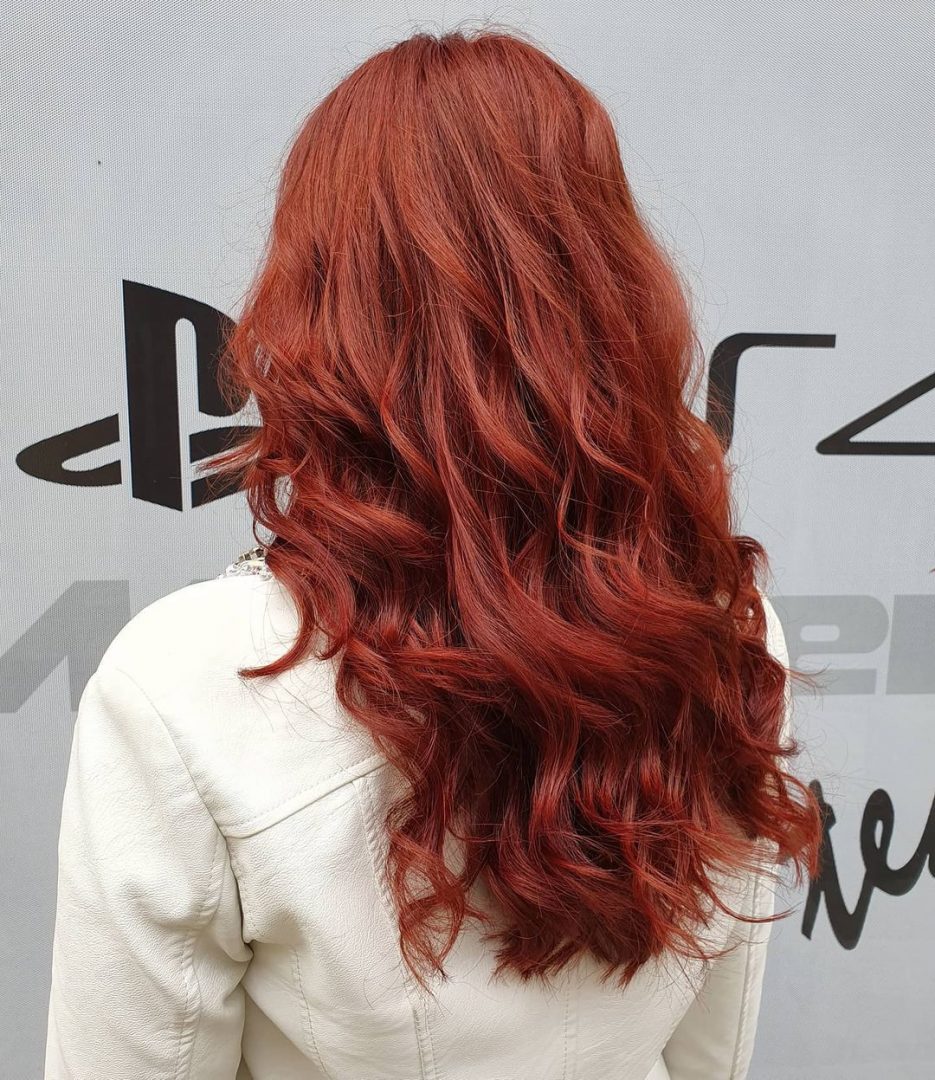 45 Idées de cheveux roux foncés à la mode en 2025