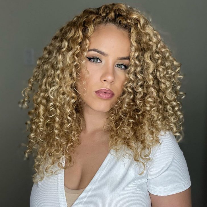 40 Dyed Curly Hair Ideas To Try In 2025