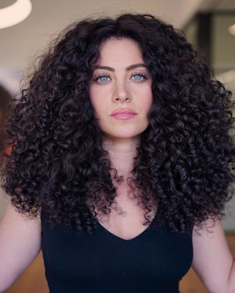30 Jaw-Dropping Long Curly Hair Ideas And Inspirations