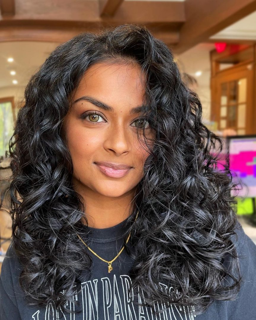 Los 60 peinados rizados más populares en 2025