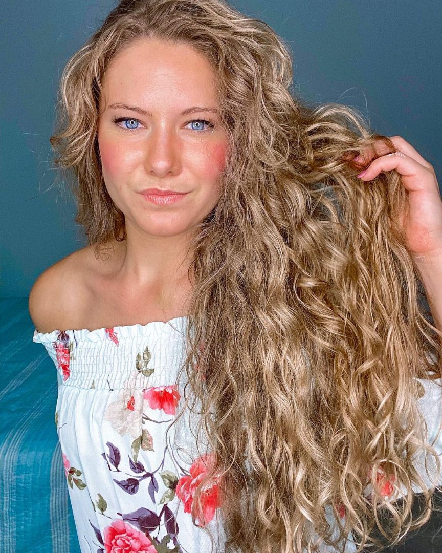 30 Dashing Styles For Transforming Long Wavy Hair
