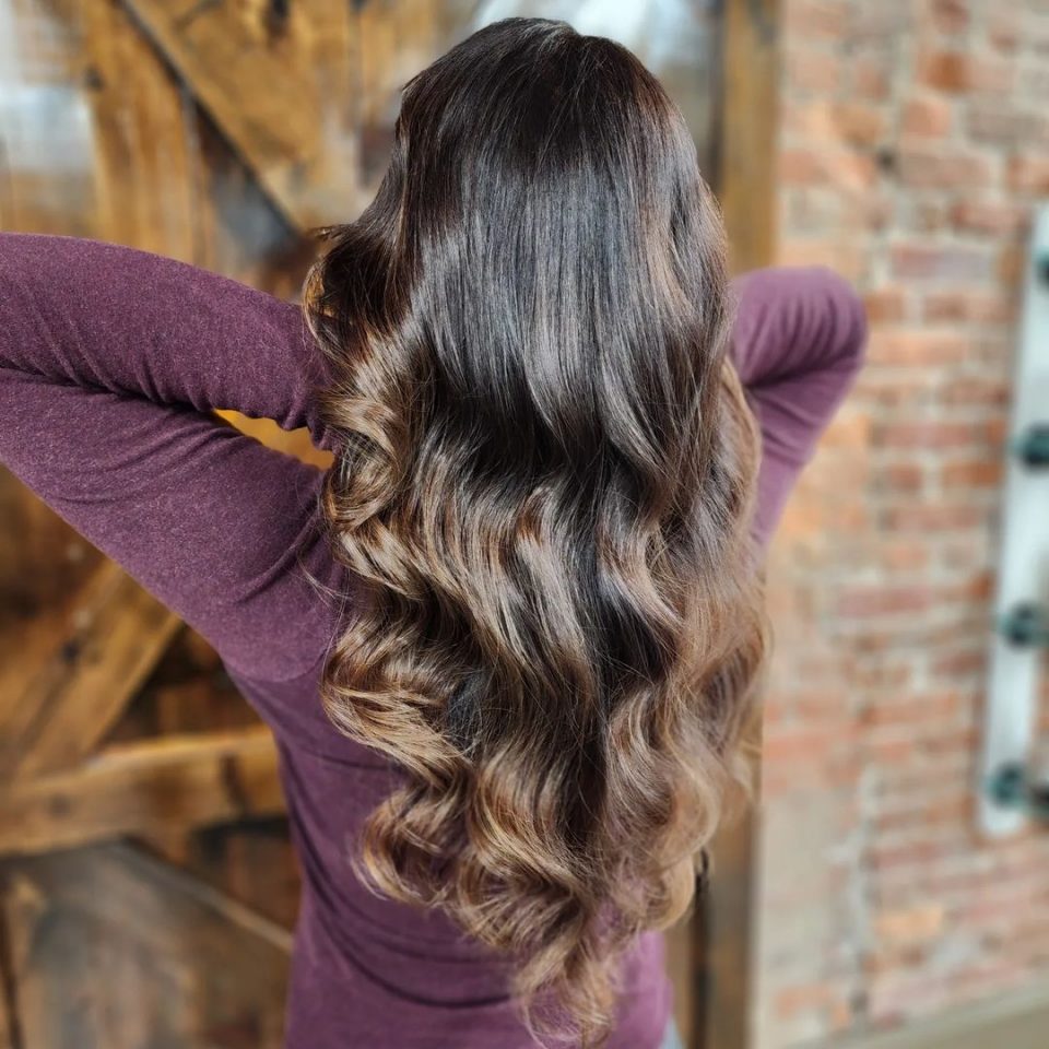 30 Dashing Styles For Transforming Long Wavy Hair