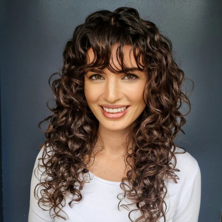 30 Jaw-Dropping Long Curly Hair Ideas And Inspirations