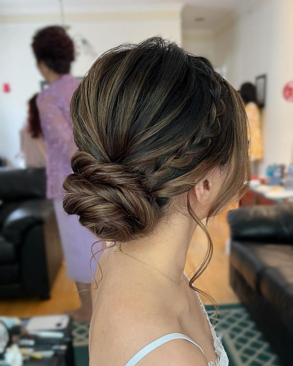 Save Time And Look Chic With These 23 Easy Updos For Medium Hair