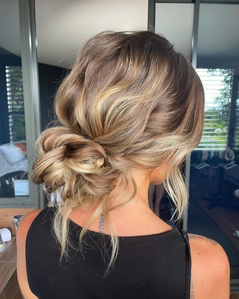 Save Time And Look Chic With These 23 Easy Updos For Medium Hair