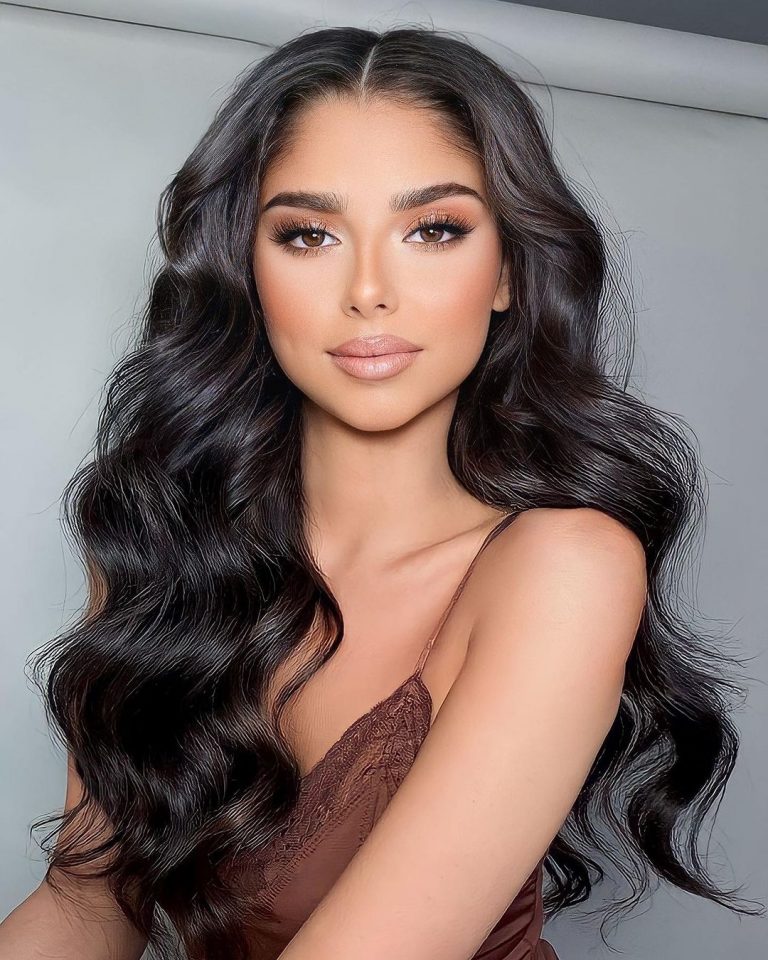 No querrás perderte estas 25 ideas atemporales para el pelo largo negro