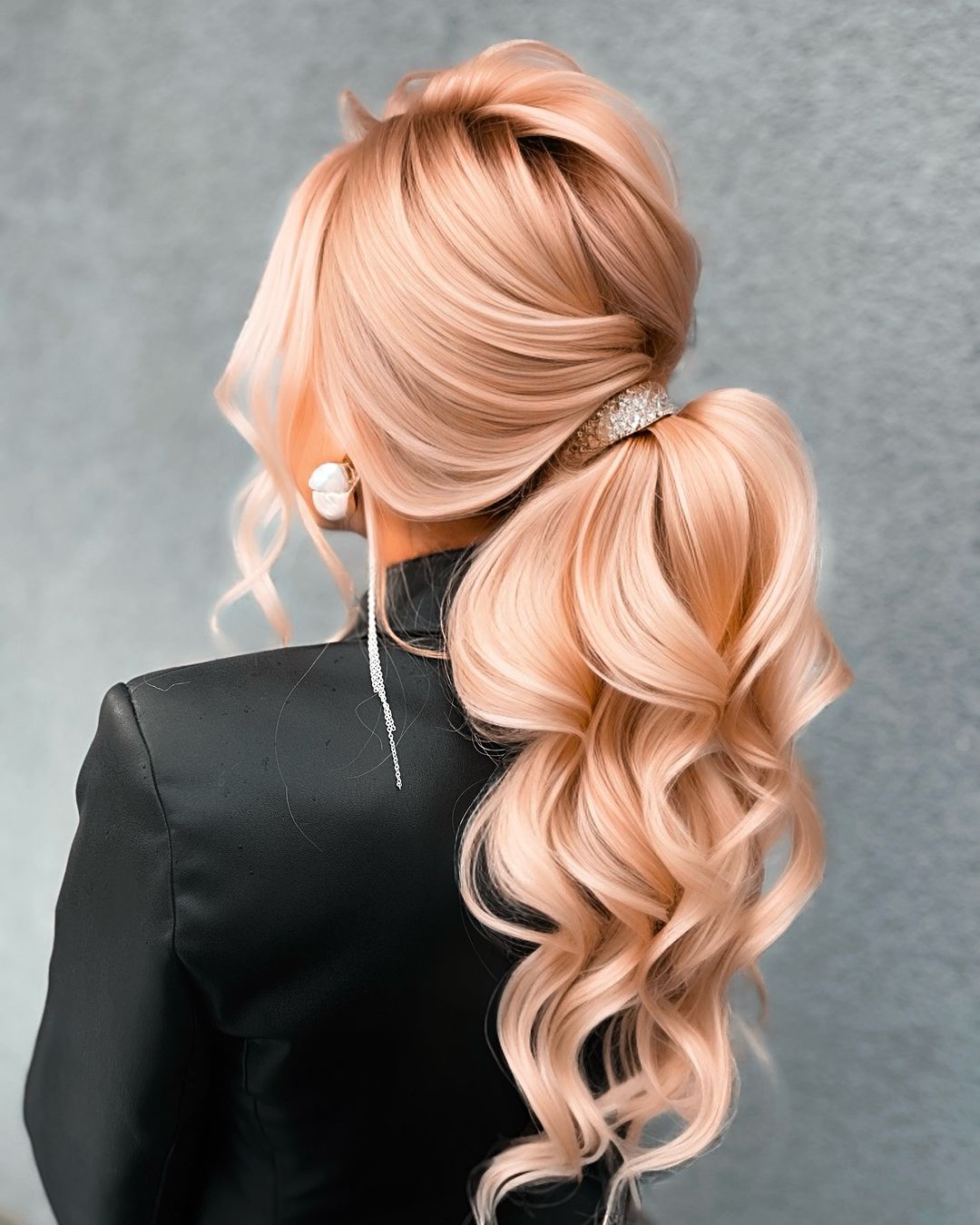 25 adembenemende opsteekkapsels voor lang haar: gemakkelijk te stylen ...