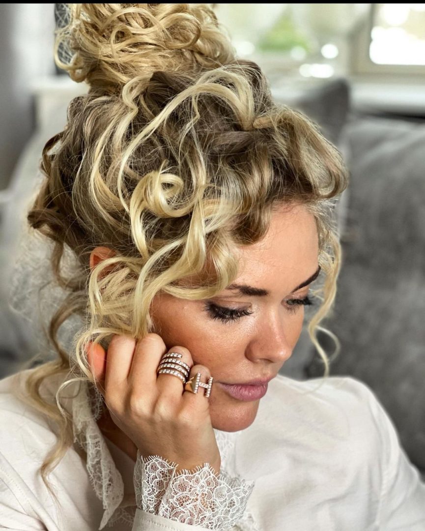 These 20 Curly Updo Hairstyles Are Real Head-Turners